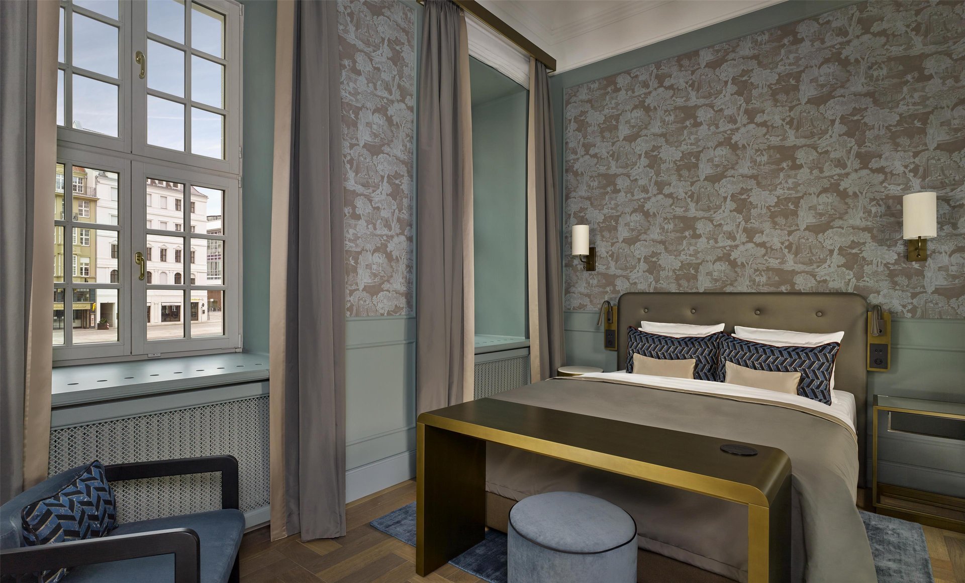 entry level hotel room