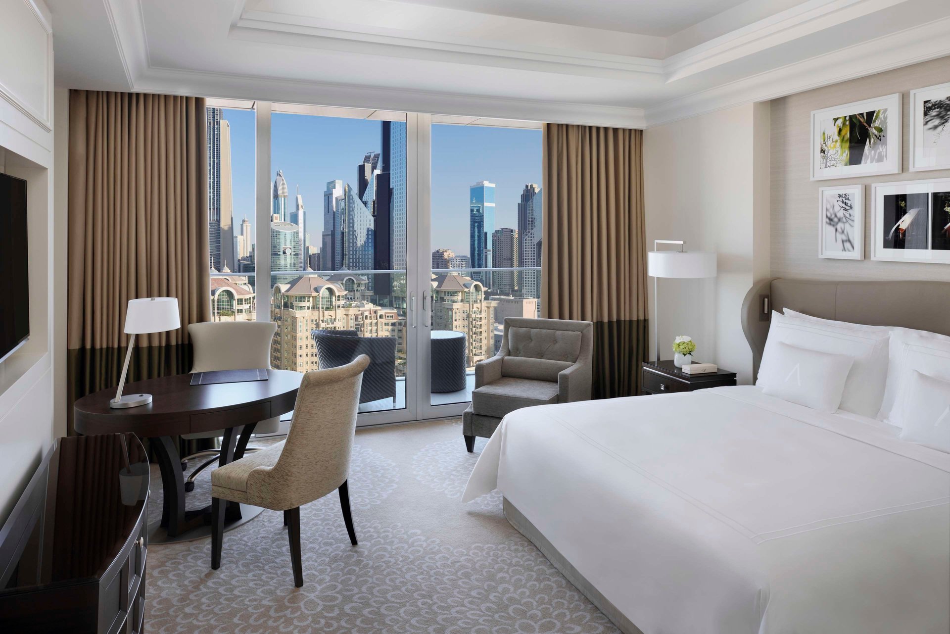 Deluxe Room with City View | Kempinski The Boulevard Dubai